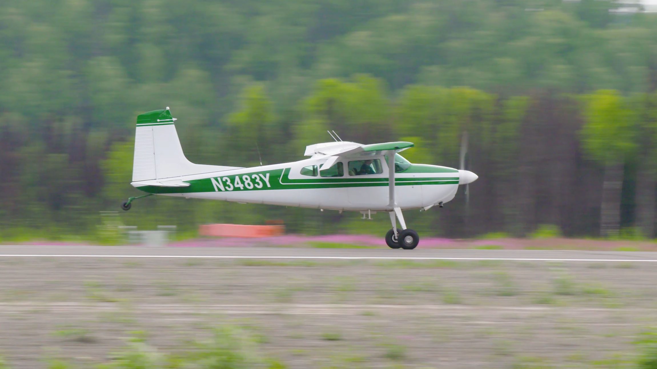 Video Tip: How to land a tailwheel airplane (wheel landing method ...